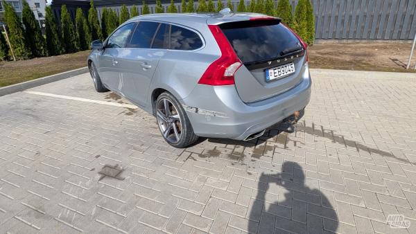 Pelēks Volvo V60 2013 Klaipėda, ar dzinēja tilpumu 2.40 L un nobraukumu 393 tūkst. km par 4400 €, foto 6 vietnē AUTOMOTO.COM.LV