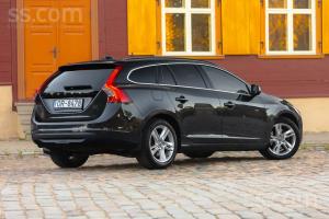 Grey Volvo V60 2013 in Jelgava, with an engine capacity of 2.00 L and mileage of 0 thousand km for 5650 €, photo 4 on AUTOMOTO.COM.LV