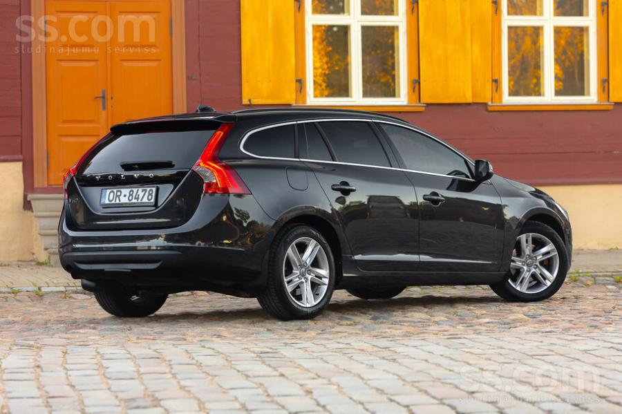 Grey Volvo V60 2013 in Jelgava, with an engine capacity of 2.00 L and mileage of 0 thousand km for 5650 €, photo 4 on AUTOMOTO.COM.LV