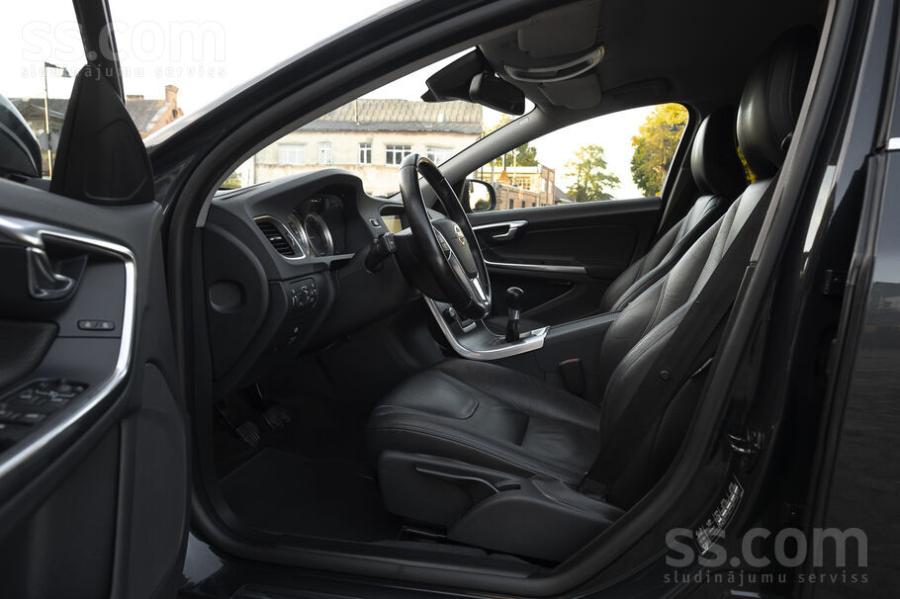 Grey Volvo V60 2013 in Jelgava, with an engine capacity of 2.00 L and mileage of 0 thousand km for 5650 €, photo 6 on AUTOMOTO.COM.LV