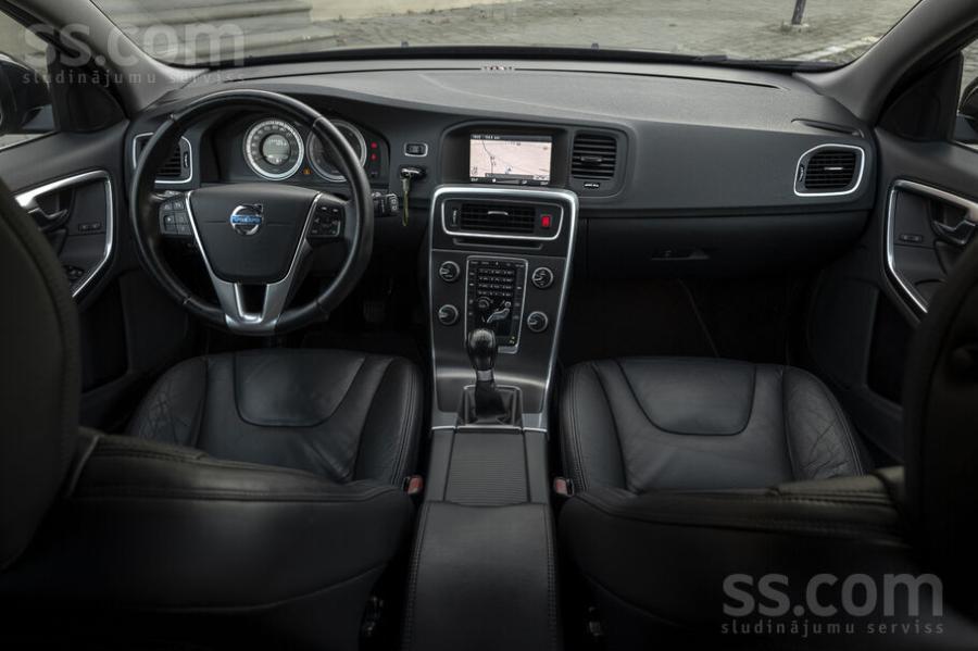 Grey Volvo V60 2013 in Jelgava, with an engine capacity of 2.00 L and mileage of 0 thousand km for 5650 €, photo 7 on AUTOMOTO.COM.LV