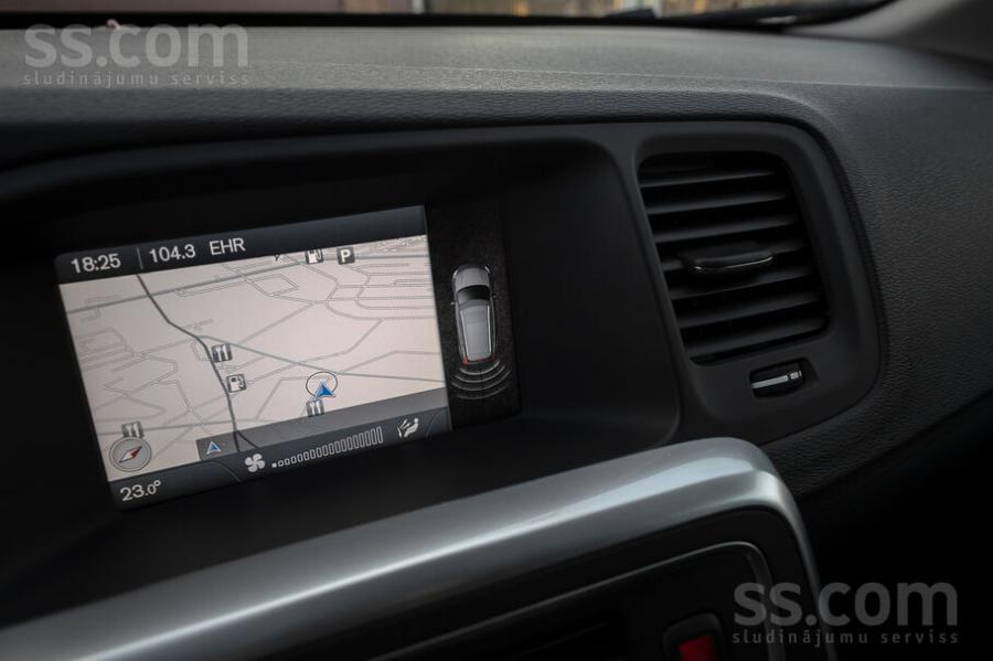 Grey Volvo V60 2013 in Jelgava, with an engine capacity of 2.00 L and mileage of 0 thousand km for 5650 €, photo 11 on AUTOMOTO.COM.LV