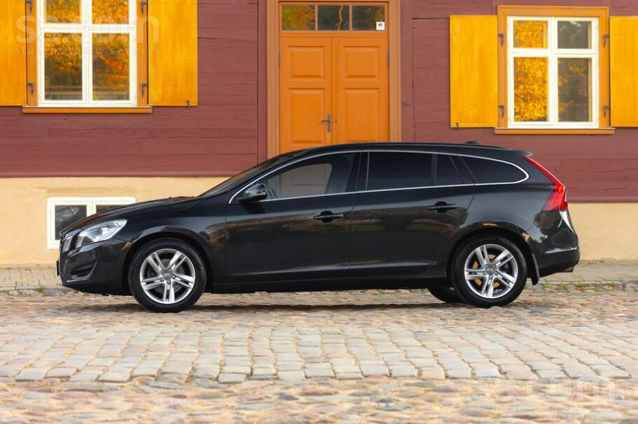 Grey Volvo V60 2013 in Jelgava, with an engine capacity of 2.00 L and mileage of 0 thousand km for 5650 €, photo 16 on AUTOMOTO.COM.LV