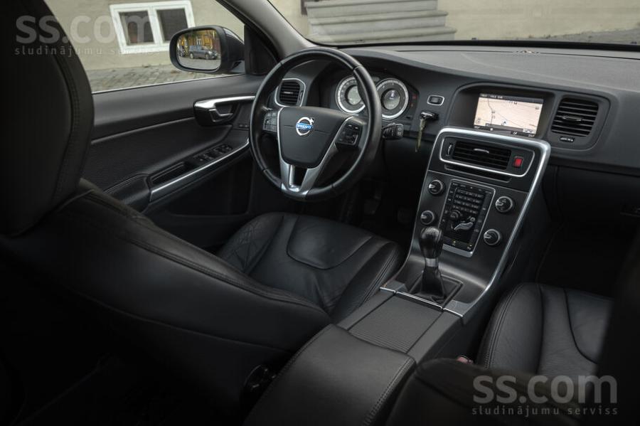 Grey Volvo V60 2013 in Jelgava, with an engine capacity of 2.00 L and mileage of 0 thousand km for 5650 €, photo 18 on AUTOMOTO.COM.LV