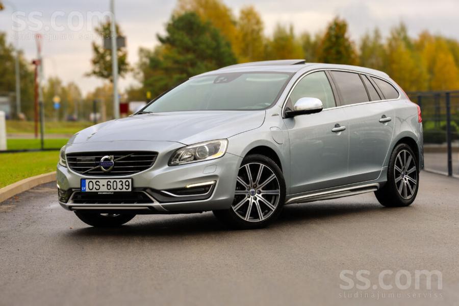 Grey Volvo V60 2013 in Jelgava, with an engine capacity of 2.40 L and mileage of 224 thousand km for 9250 €, photo 1 on AUTOMOTO.COM.LV