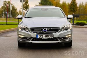 Grey Volvo V60 2013 in Jelgava, with an engine capacity of 2.40 L and mileage of 224 thousand km for 9250 €, photo 3 on AUTOMOTO.COM.LV