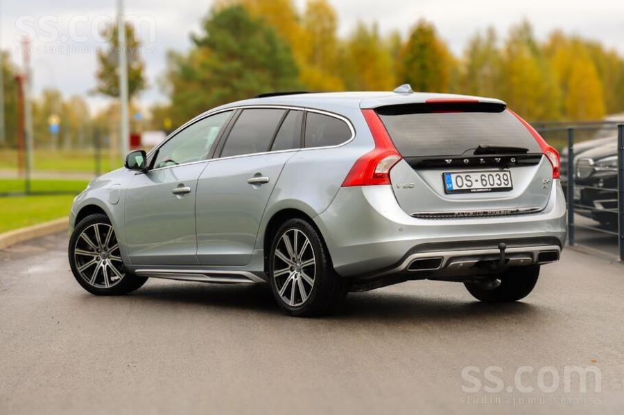 Grey Volvo V60 2013 in Jelgava, with an engine capacity of 2.40 L and mileage of 224 thousand km for 9250 €, photo 7 on AUTOMOTO.COM.LV