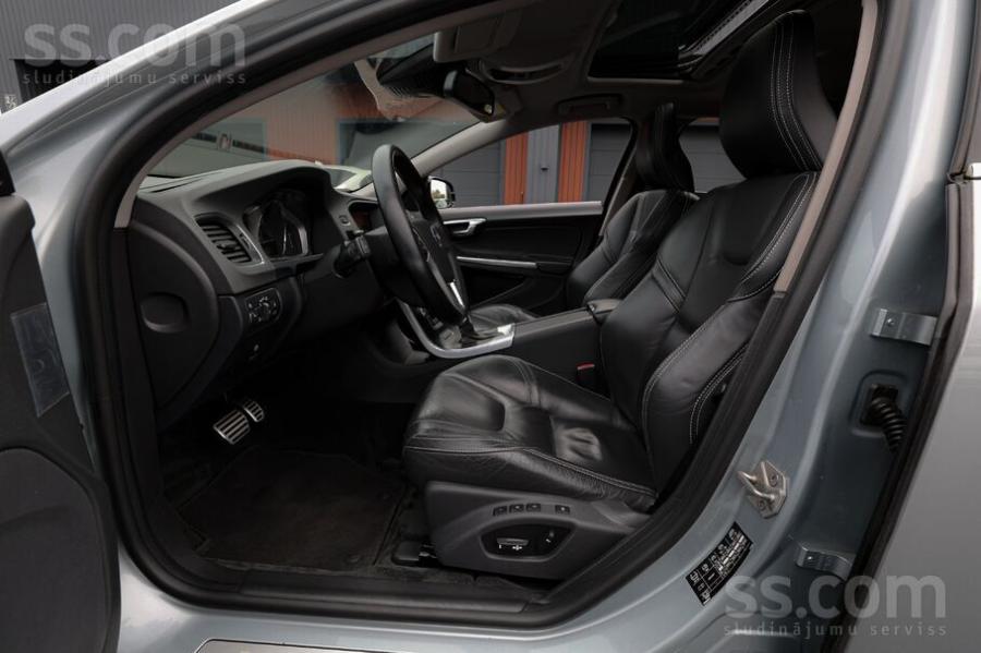 Grey Volvo V60 2013 in Jelgava, with an engine capacity of 2.40 L and mileage of 224 thousand km for 9250 €, photo 8 on AUTOMOTO.COM.LV