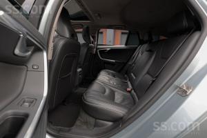 Grey Volvo V60 2013 in Jelgava, with an engine capacity of 2.40 L and mileage of 224 thousand km for 9250 €, photo 9 on AUTOMOTO.COM.LV