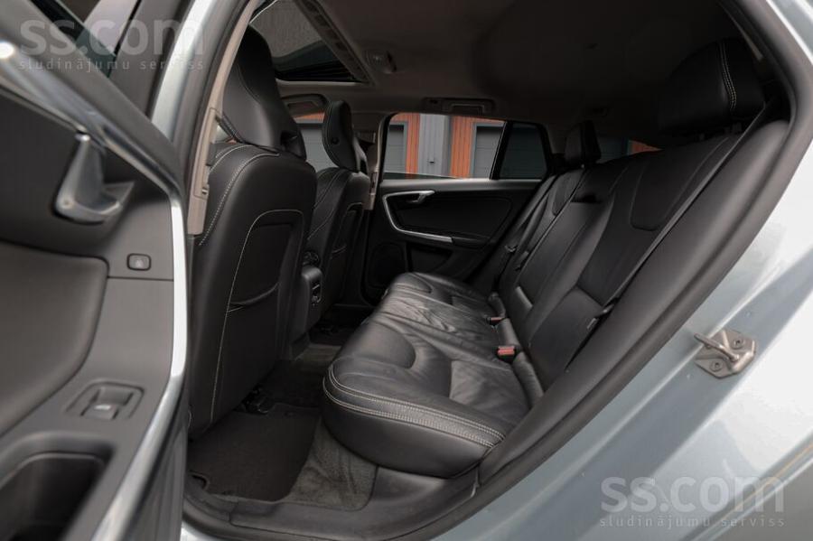 Grey Volvo V60 2013 in Jelgava, with an engine capacity of 2.40 L and mileage of 224 thousand km for 9250 €, photo 9 on AUTOMOTO.COM.LV