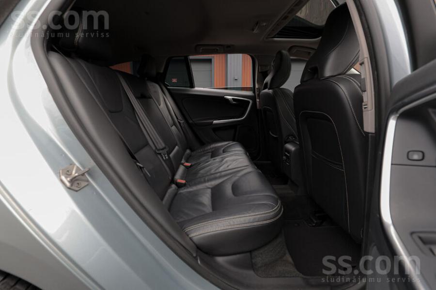 Grey Volvo V60 2013 in Jelgava, with an engine capacity of 2.40 L and mileage of 224 thousand km for 9250 €, photo 10 on AUTOMOTO.COM.LV