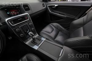 Grey Volvo V60 2013 in Jelgava, with an engine capacity of 2.40 L and mileage of 224 thousand km for 9250 €, photo 20 on AUTOMOTO.COM.LV