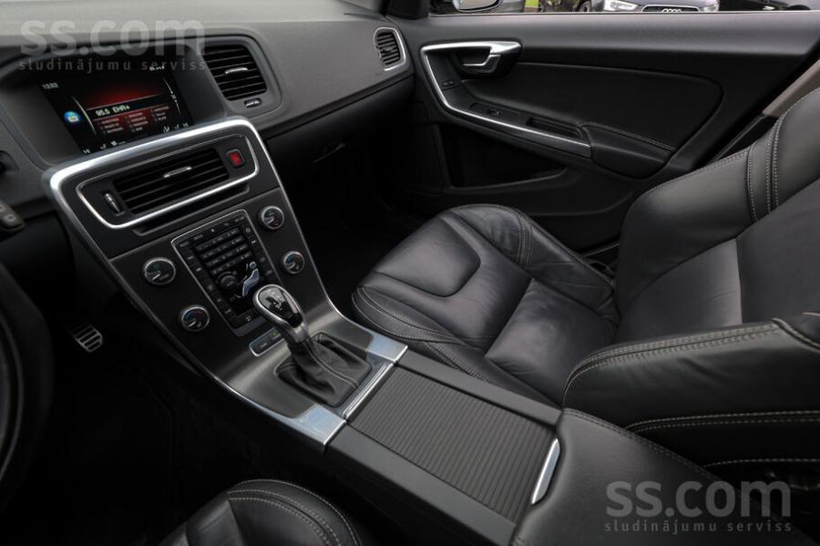 Grey Volvo V60 2013 in Jelgava, with an engine capacity of 2.40 L and mileage of 224 thousand km for 9250 €, photo 20 on AUTOMOTO.COM.LV