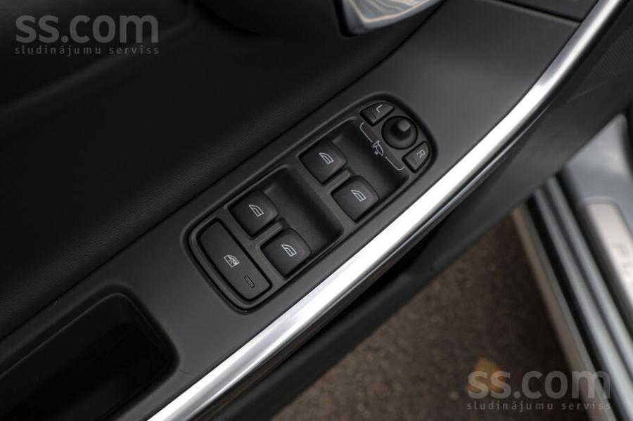 Grey Volvo V60 2013 in Jelgava, with an engine capacity of 2.40 L and mileage of 224 thousand km for 9250 €, photo 24 on AUTOMOTO.COM.LV