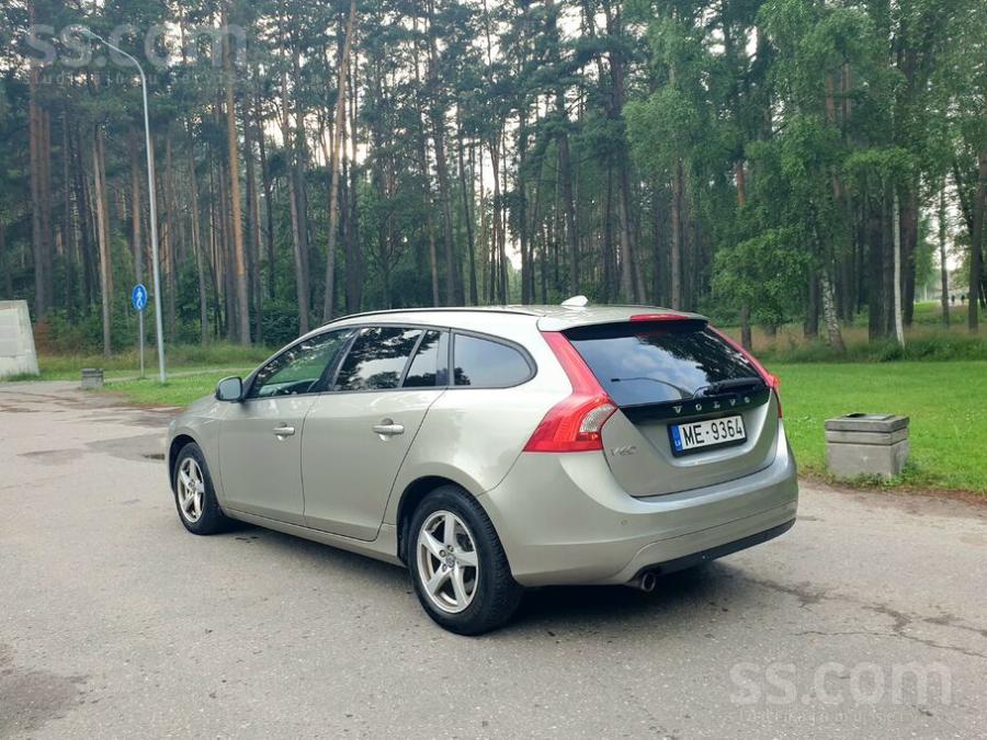 Pelēks Volvo V60 2014 Rīga, ar dzinēja tilpumu 1.60 L un nobraukumu 340 tūkst. km par 4490 €, foto 3 vietnē AUTOMOTO.COM.LV
