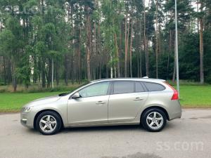 Pelēks Volvo V60 2014 Rīga, ar dzinēja tilpumu 1.60 L un nobraukumu 340 tūkst. km par 4490 €, foto 5 vietnē AUTOMOTO.COM.LV