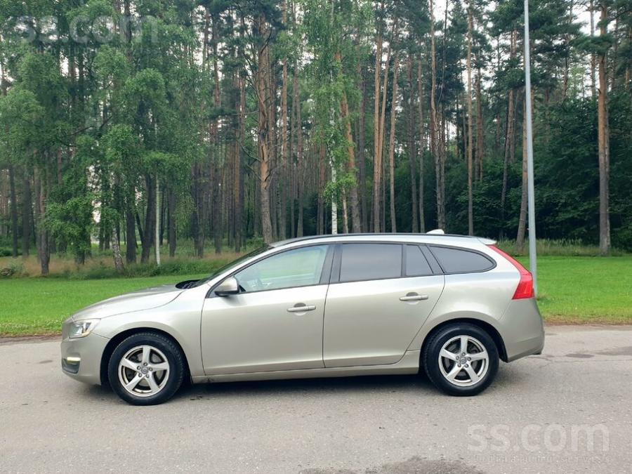 Pelēks Volvo V60 2014 Rīga, ar dzinēja tilpumu 1.60 L un nobraukumu 340 tūkst. km par 4490 €, foto 5 vietnē AUTOMOTO.COM.LV