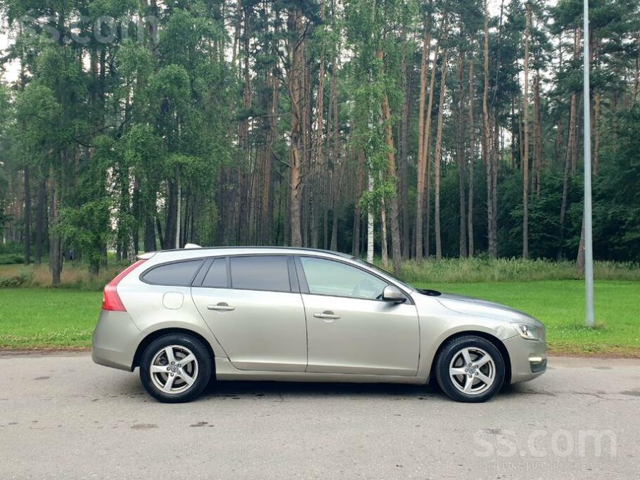 Pelēks Volvo V60 2014 Rīga, ar dzinēja tilpumu 1.60 L un nobraukumu 340 tūkst. km par 4490 €, foto 6 vietnē AUTOMOTO.COM.LV