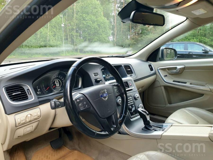 Pelēks Volvo V60 2014 Rīga, ar dzinēja tilpumu 1.60 L un nobraukumu 340 tūkst. km par 4490 €, foto 9 vietnē AUTOMOTO.COM.LV
