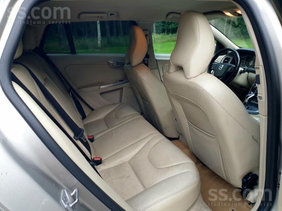 Pelēks Volvo V60 2014 Rīga, ar dzinēja tilpumu 1.60 L un nobraukumu 340 tūkst. km par 4490 €, foto 10 vietnē AUTOMOTO.COM.LV