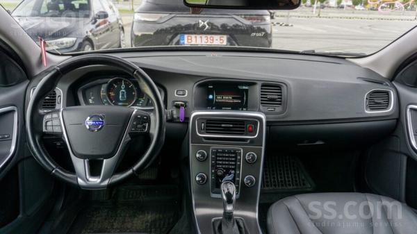 Pelēks Volvo V60 2014 Rīga, ar dzinēja tilpumu 2.00 L un nobraukumu 272 tūkst. km par 7190 €, foto 11 vietnē AUTOMOTO.COM.LV