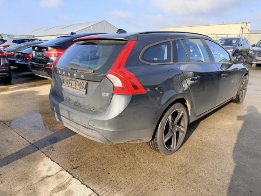 Grey Volvo V60 2014 in Riga, with an engine capacity of 2.00 L and mileage of 275 thousand km for 7995 €, photo 5 on AUTOMOTO.COM.LV