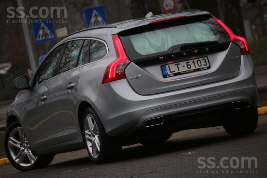 Pelēks Volvo V60 2014 Rīga, ar dzinēja tilpumu 2.00 L un nobraukumu 0 tūkst. km par 6990 €, foto 4 vietnē AUTOMOTO.COM.LV