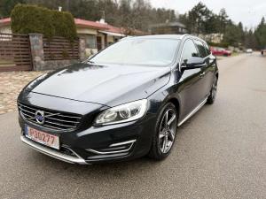 Pelēks Volvo V60 2014 Viļņa, ar dzinēja tilpumu 2.40 L un nobraukumu 285 tūkst. km par 8200 €, foto  vietnē AUTOMOTO.COM.LV