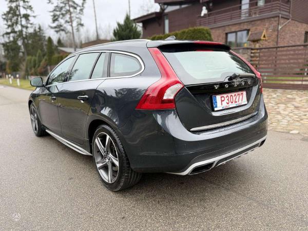 Grey Volvo V60 2014 in Vilnius, with an engine capacity of 2.40 L and mileage of 285 thousand km for 8200 €, photo 3 on AUTOMOTO.COM.LV