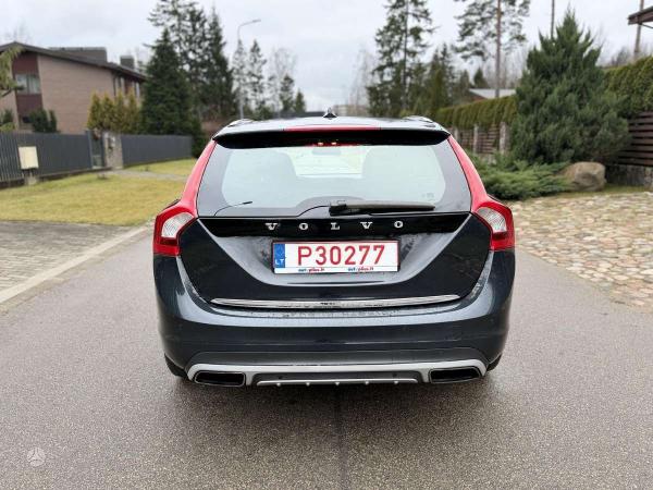 Grey Volvo V60 2014 in Vilnius, with an engine capacity of 2.40 L and mileage of 285 thousand km for 8200 €, photo 4 on AUTOMOTO.COM.LV