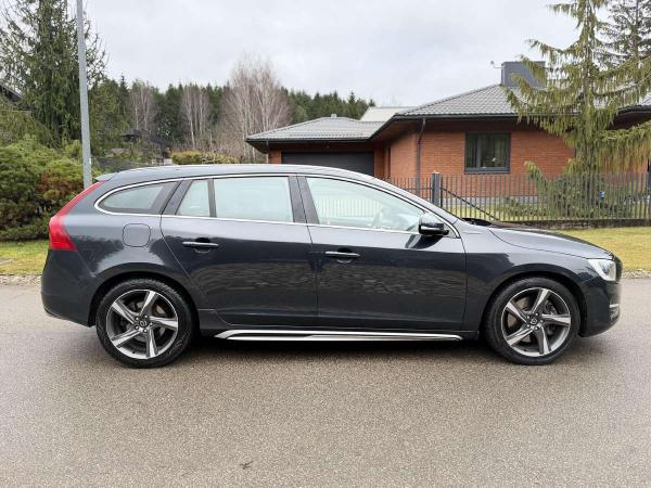 Grey Volvo V60 2014 in Vilnius, with an engine capacity of 2.40 L and mileage of 285 thousand km for 8200 €, photo 6 on AUTOMOTO.COM.LV