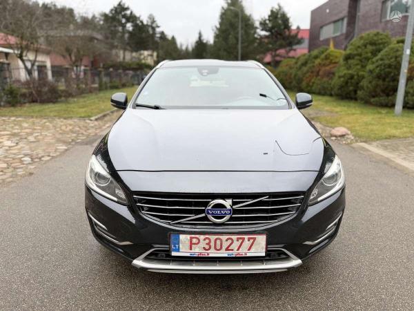 Grey Volvo V60 2014 in Vilnius, with an engine capacity of 2.40 L and mileage of 285 thousand km for 8200 €, photo 8 on AUTOMOTO.COM.LV