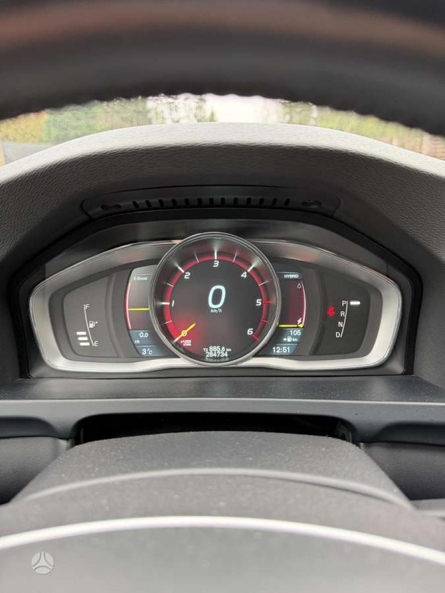 Grey Volvo V60 2014 in Vilnius, with an engine capacity of 2.40 L and mileage of 285 thousand km for 8200 €, photo 18 on AUTOMOTO.COM.LV