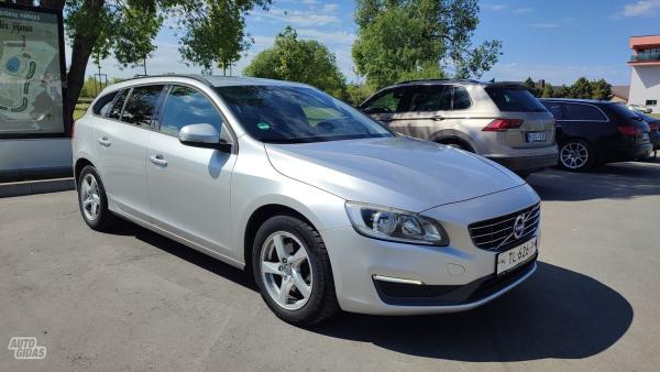 Pelēks Volvo V60 2014 Panevēža, ar dzinēja tilpumu 1.60 L un nobraukumu 280 tūkst. km par 7200 €, foto 2 vietnē AUTOMOTO.COM.LV