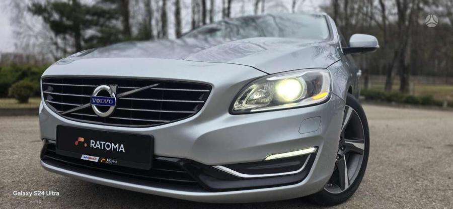 Grey Volvo V60 2014 in Kazlu Ruda, with an engine capacity of 2.40 L and mileage of 295 thousand km for 7300 €, photo 2 on AUTOMOTO.COM.LV