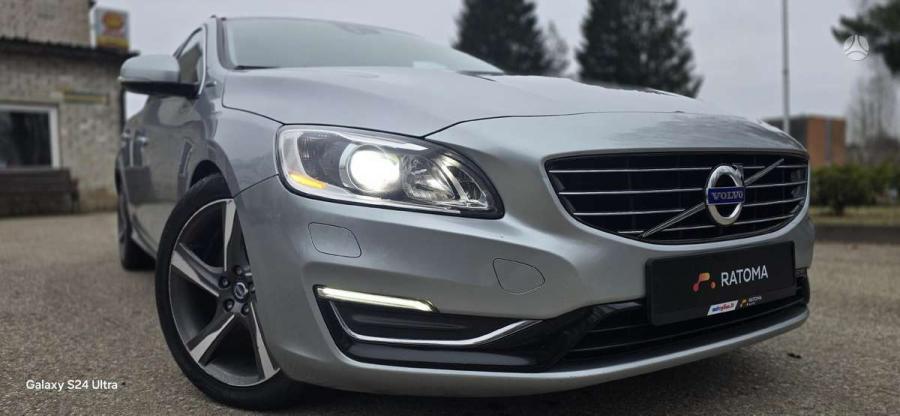 Grey Volvo V60 2014 in Kazlu Ruda, with an engine capacity of 2.40 L and mileage of 295 thousand km for 7300 €, photo 4 on AUTOMOTO.COM.LV