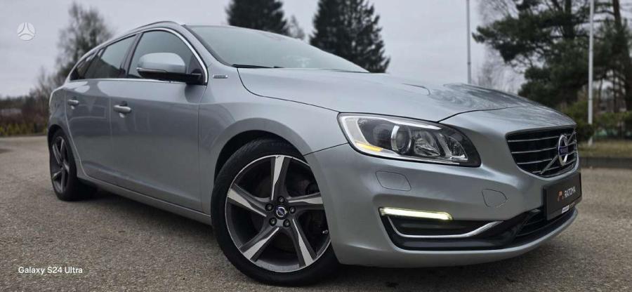 Grey Volvo V60 2014 in Kazlu Ruda, with an engine capacity of 2.40 L and mileage of 295 thousand km for 7300 €, photo 5 on AUTOMOTO.COM.LV
