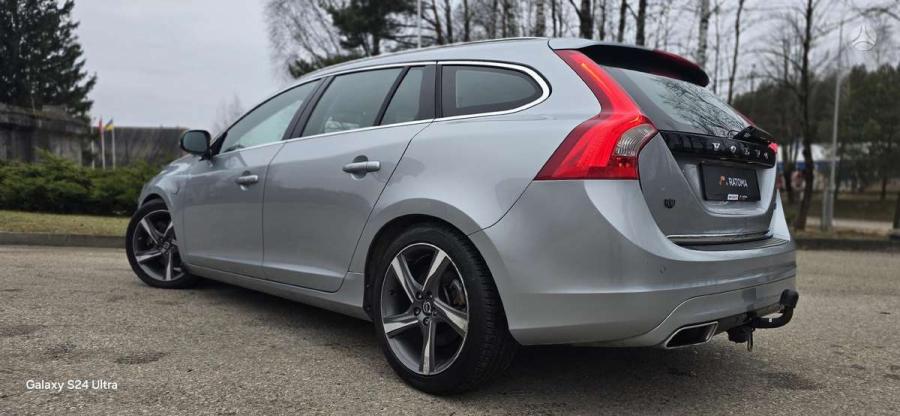 Grey Volvo V60 2014 in Kazlu Ruda, with an engine capacity of 2.40 L and mileage of 295 thousand km for 7300 €, photo 9 on AUTOMOTO.COM.LV