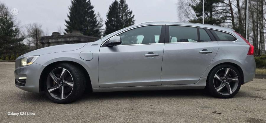 Grey Volvo V60 2014 in Kazlu Ruda, with an engine capacity of 2.40 L and mileage of 295 thousand km for 7300 €, photo 12 on AUTOMOTO.COM.LV