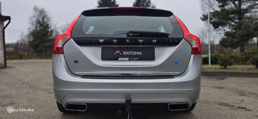 Grey Volvo V60 2014 in Kazlu Ruda, with an engine capacity of 2.40 L and mileage of 295 thousand km for 7300 €, photo 13 on AUTOMOTO.COM.LV