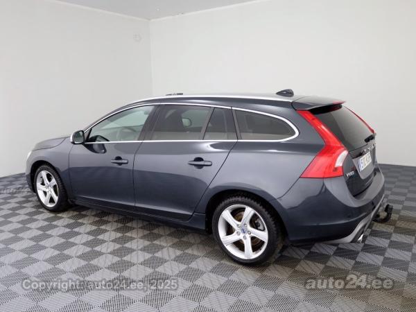 Grey Volvo V60 2014 in Tallinn, with an engine capacity of 2.00 L and mileage of 372 thousand km for 5999 €, photo 4 on AUTOMOTO.COM.LV