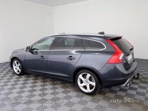 Pelēks Volvo V60 2014 Tallina, ar dzinēja tilpumu 2.00 L un nobraukumu 372 tūkst. km par 5999 €, foto 4 vietnē AUTOMOTO.COM.LV
