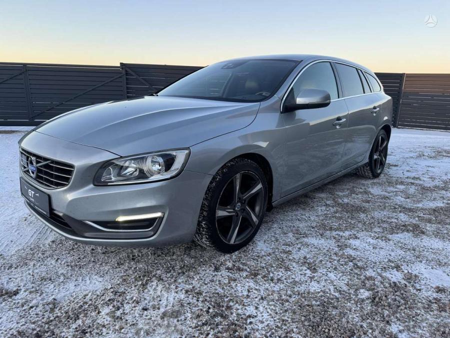 Pelēks Volvo V60 2014 Alīta, ar dzinēja tilpumu 1.98 L un nobraukumu 258 tūkst. km par 6250 €, foto 1 vietnē AUTOMOTO.COM.LV