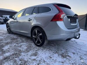 Pelēks Volvo V60 2014 Alīta, ar dzinēja tilpumu 1.98 L un nobraukumu 258 tūkst. km par 6250 €, foto 4 vietnē AUTOMOTO.COM.LV