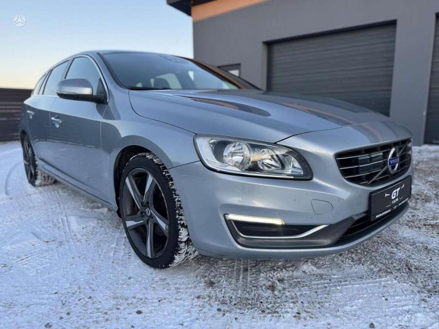 Pelēks Volvo V60 2014 Alīta, ar dzinēja tilpumu 1.98 L un nobraukumu 258 tūkst. km par 6250 €, foto 9 vietnē AUTOMOTO.COM.LV