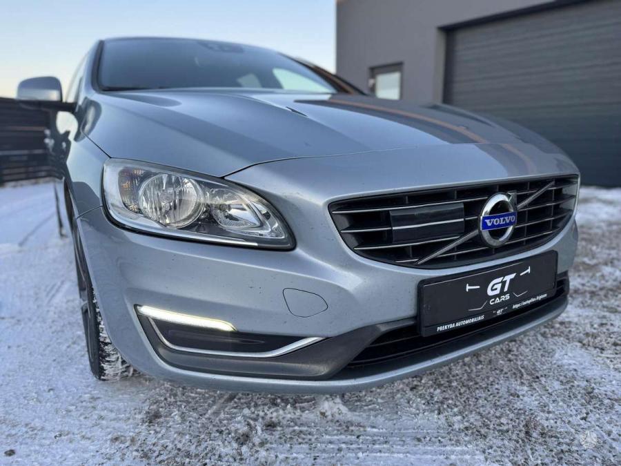Pelēks Volvo V60 2014 Alīta, ar dzinēja tilpumu 1.98 L un nobraukumu 258 tūkst. km par 6250 €, foto 10 vietnē AUTOMOTO.COM.LV