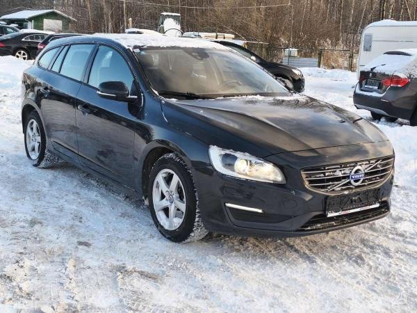 Pelēks Volvo V60 2014 Utena, ar dzinēja tilpumu 1.60 L un nobraukumu 265 tūkst. km par 5950 €, foto 2 vietnē AUTOMOTO.COM.LV