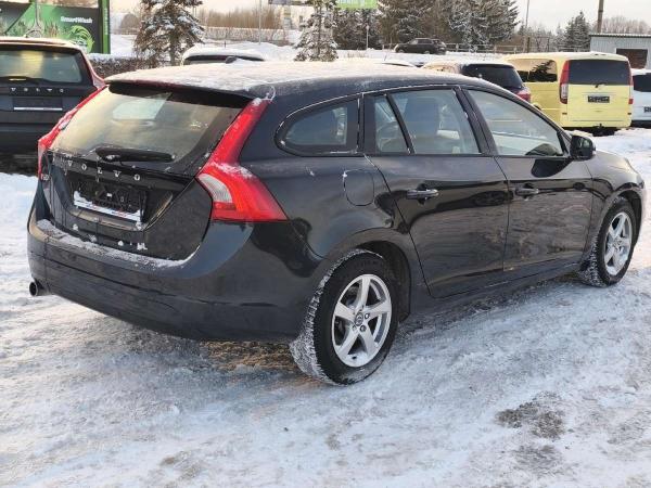 Pelēks Volvo V60 2014 Utena, ar dzinēja tilpumu 1.60 L un nobraukumu 265 tūkst. km par 5950 €, foto 3 vietnē AUTOMOTO.COM.LV