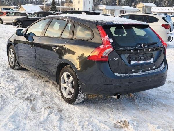 Pelēks Volvo V60 2014 Utena, ar dzinēja tilpumu 1.60 L un nobraukumu 265 tūkst. km par 5950 €, foto 4 vietnē AUTOMOTO.COM.LV