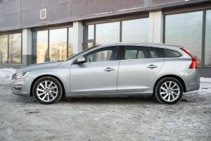 Pelēks Volvo V60 2014 Viļņa, ar dzinēja tilpumu 2.40 L un nobraukumu 243 tūkst. km par 9300 €, foto 2 vietnē AUTOMOTO.COM.LV